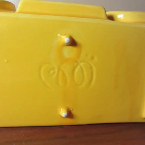 aloft hotels yellow ceramic boombox planter (W3166) - Decor